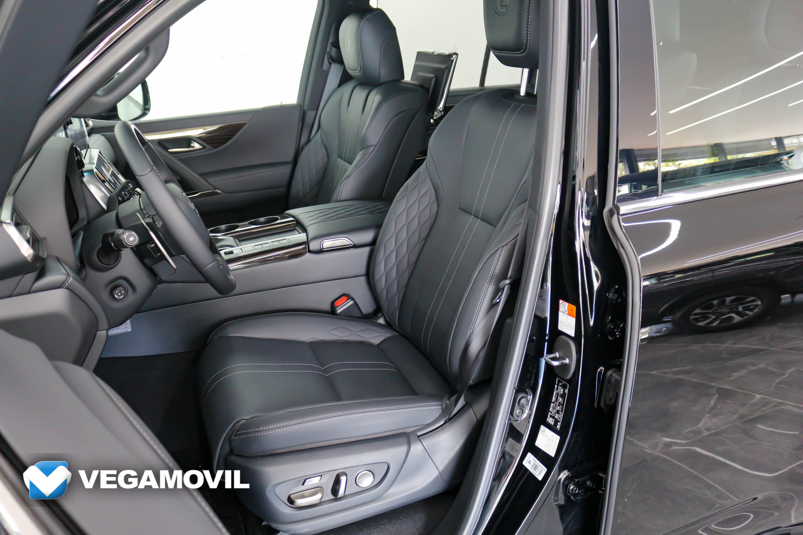 LEXUS LX600 VIP - Vegamovil