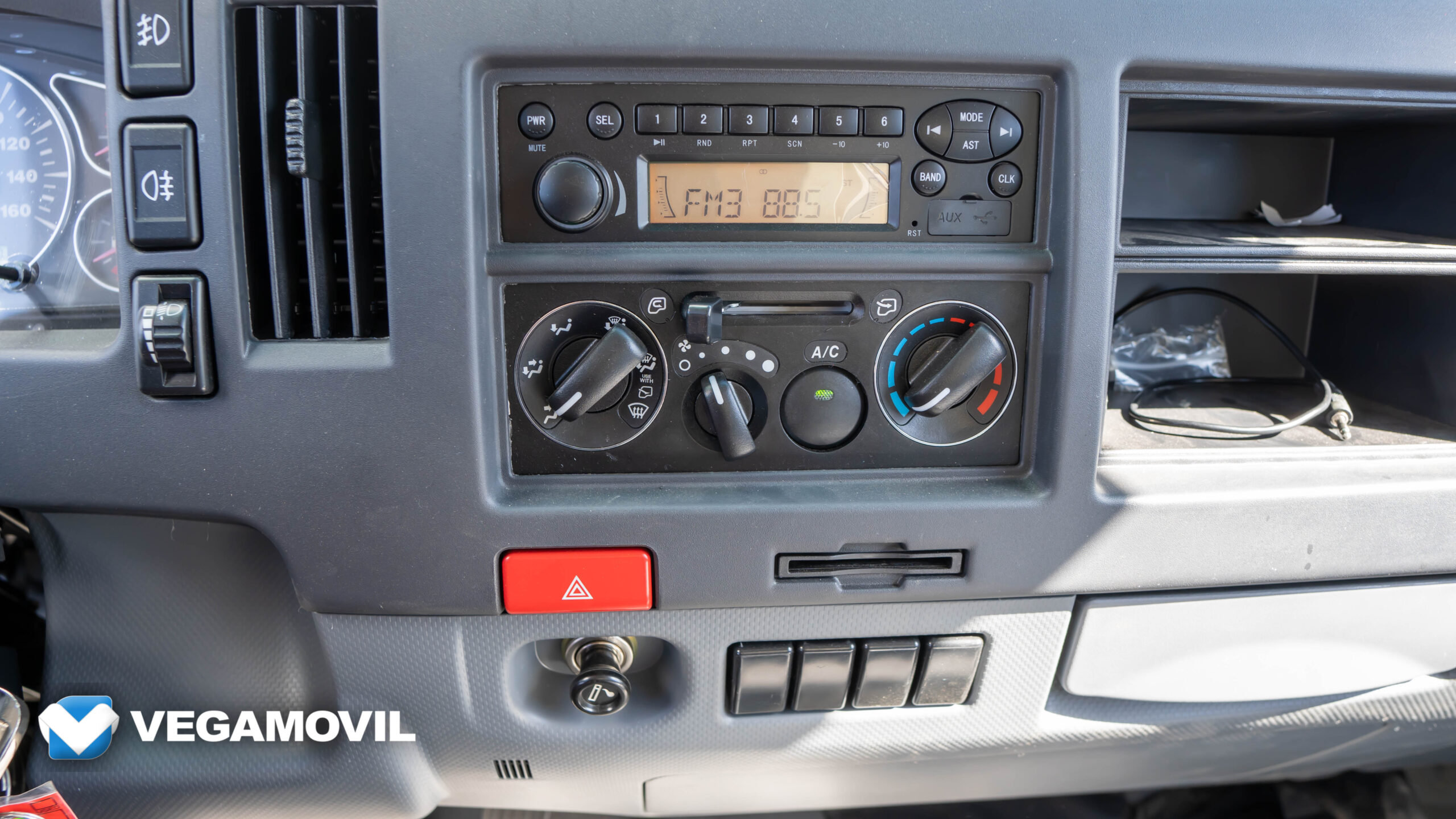 JAC N50-10 PIES FURGON 10 PIES CON A/C - Vegamovil