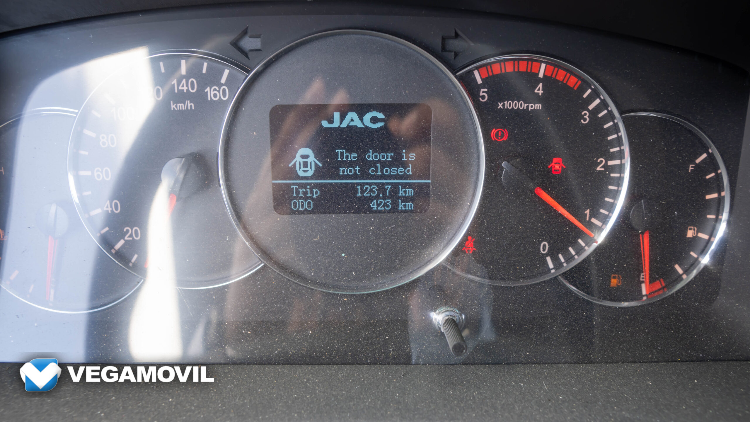 JAC N65-14 PIES FURGON SECO 16 PIES CON A/C - Vegamovil