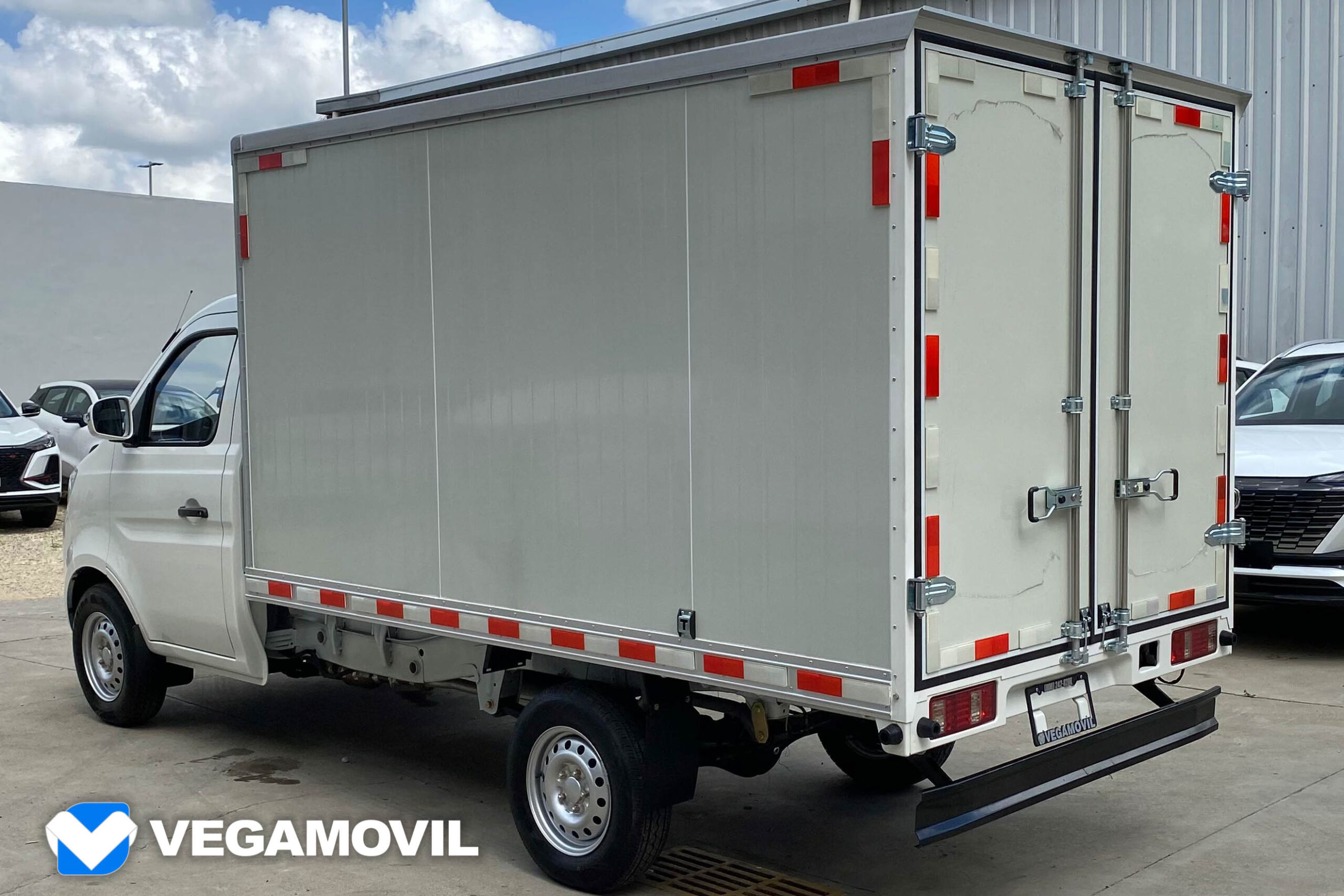 KYC T3 BOX TRUCK - Vegamovil