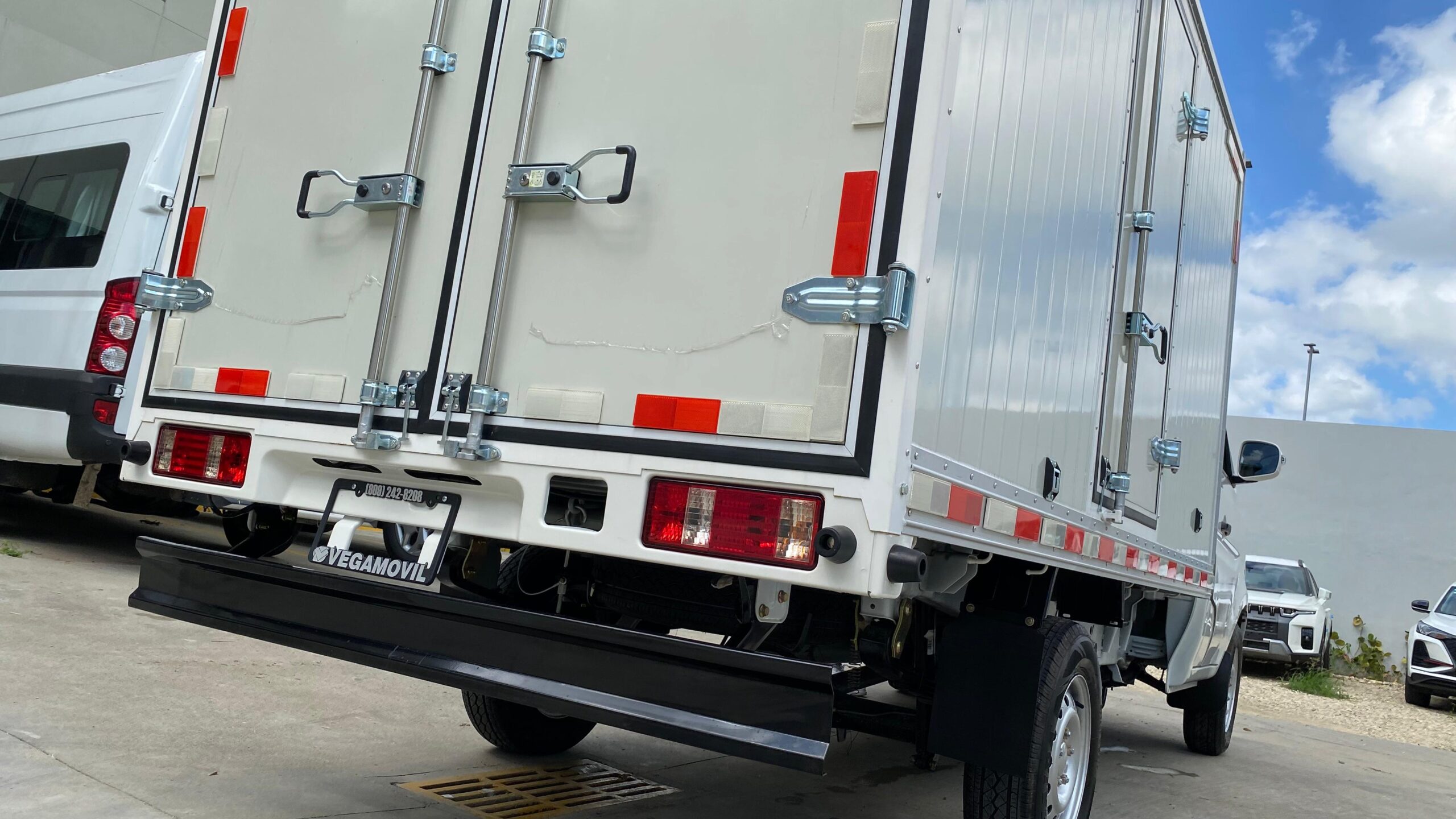 KYC T3 BOX TRUCK - Vegamovil